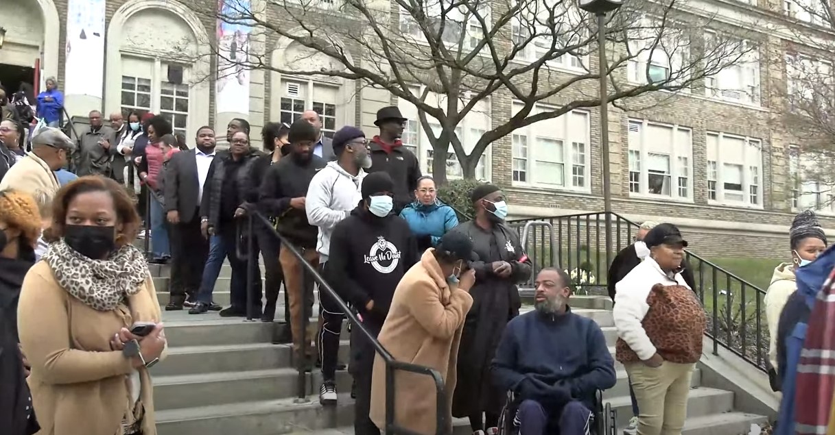 Community and Faith Leaders greet the children of Warner Elementary ...